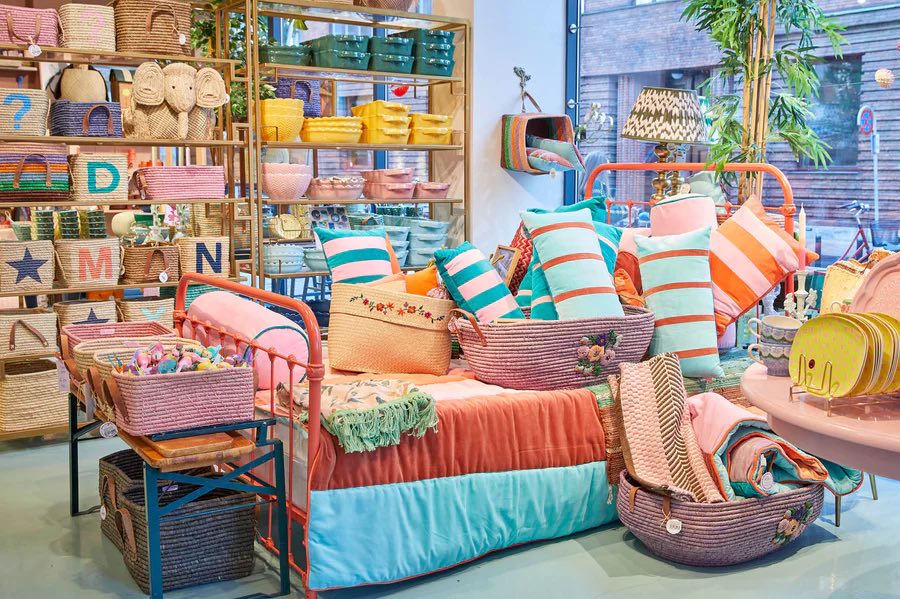 Home Decor – METEOR UNIVERSE GLOBAL LIMITED